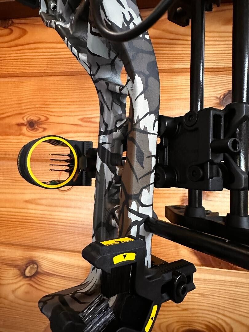 Bear Archery Special Edition Legit RTH 70# RH Predator Fall Grey ...